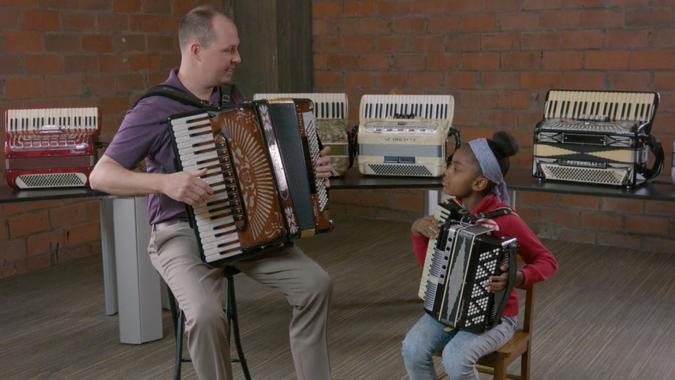 Daniel Tiger's Neighborhood - Learning About an Accordion Video | PBS KIDS