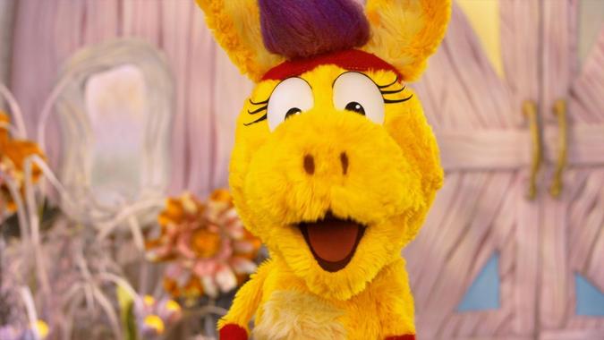 Donkey Hodie - The Balance Ball Relay! Video | PBS KIDS