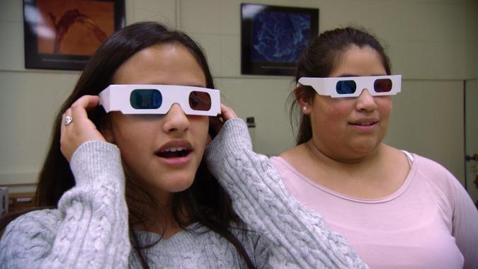 SciGirls - Laboratorio de Microscopios | Microscope Lab Video | PBS KIDS